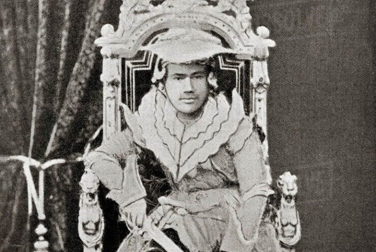 Echoes of a Fallen Dynasty: King Thibor, Burma's Last Monarch, and the ...
